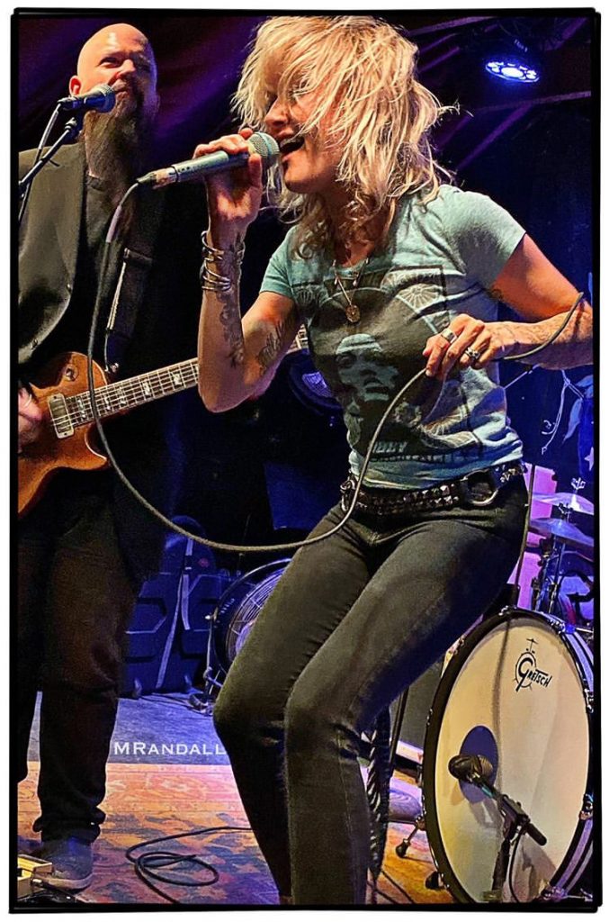 Cherie Currie & Brie Darling with Pearl at Pappy and Harriet’s | Jerk ...