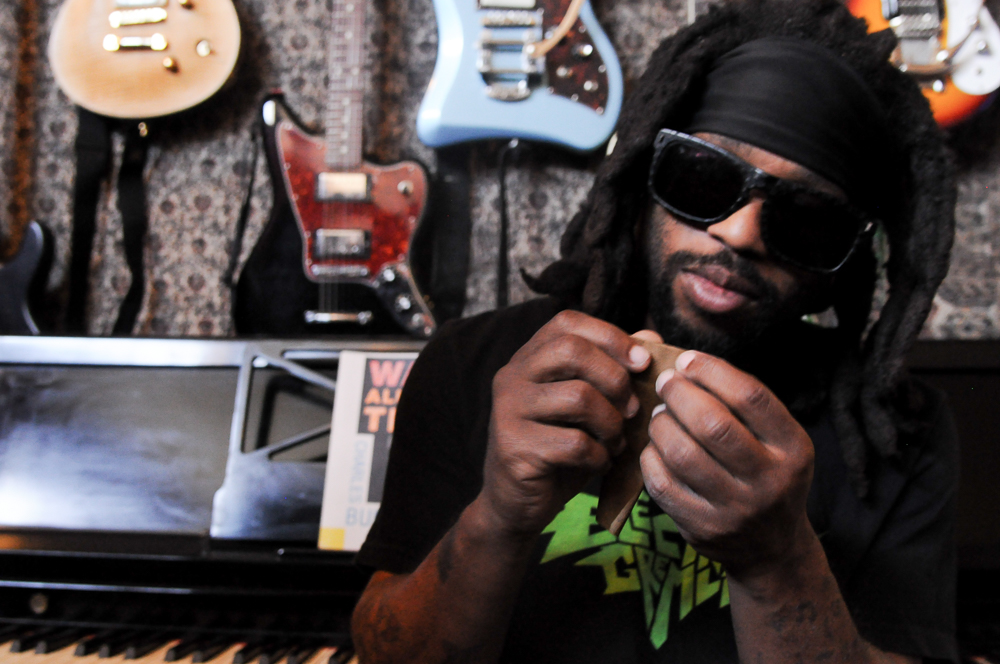 How To Roll A Blunt with Flyin Jay | Jerk of All Trades